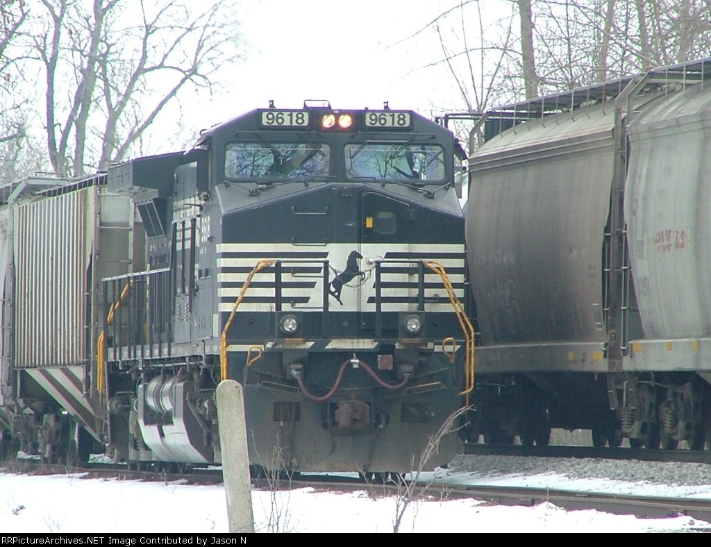 NS 9618 waits for westbound